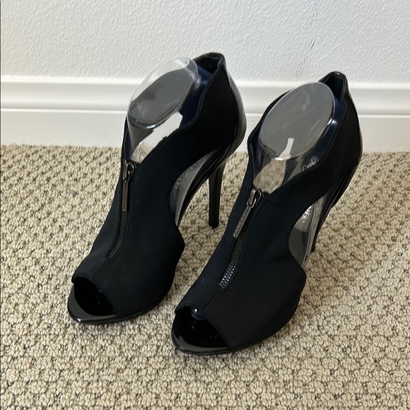 Donald J. Pliner | Shoes | Donald J Pliner Elegant Black Peeptoe Zip ...